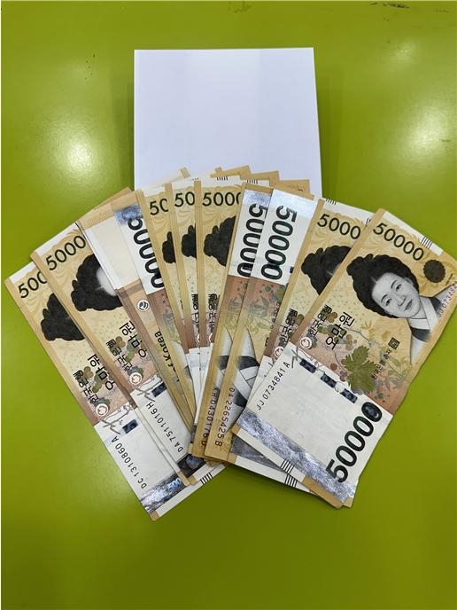 더쿠 - "2년전 의료비 지원에 감사" 받은 그대로 기부한 70대 독거노인