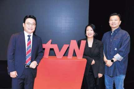 더쿠 - 김수현 자전거 패대기 10분 영상 대박, MZ 취향 잡은 tvN