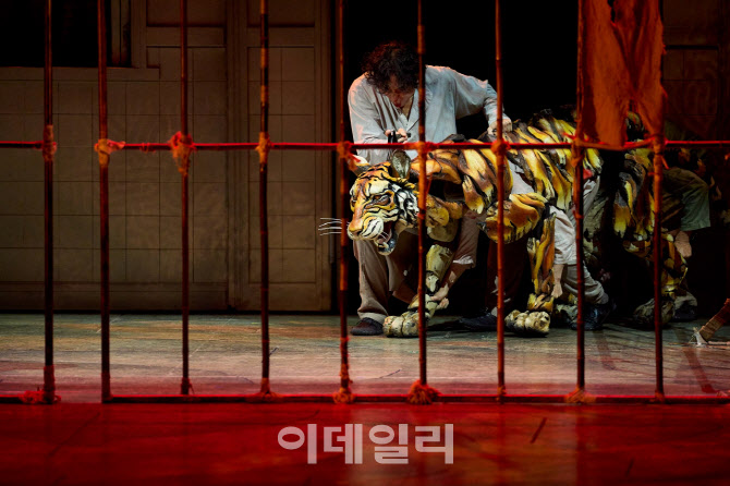 Boundary‑Blurring 'Hybrid' Performances Energize Korea's Stage (Creatrip)