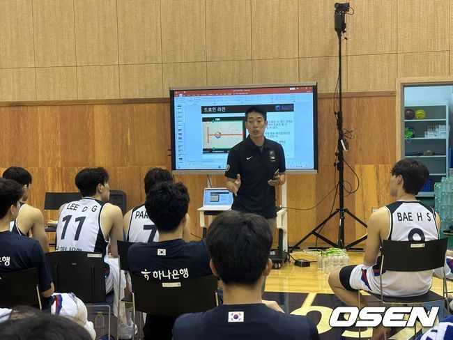 “하드콜이란 용어는 없다!” KBL에 익숙한 농구대표팀, FIBA심판에게 제대로 배웠다 - MANIA