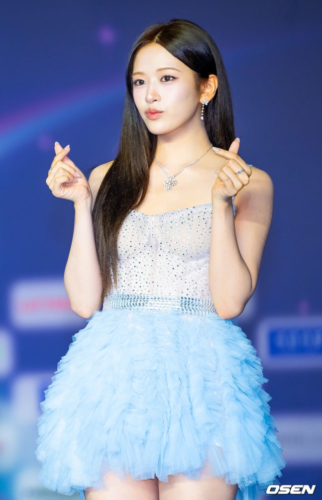 아이브 안유진·장원영, 여신룩 vs 썸머룩…173cm 키에 빛나는 각선미[민경훈의 줌인] | 네이트 판