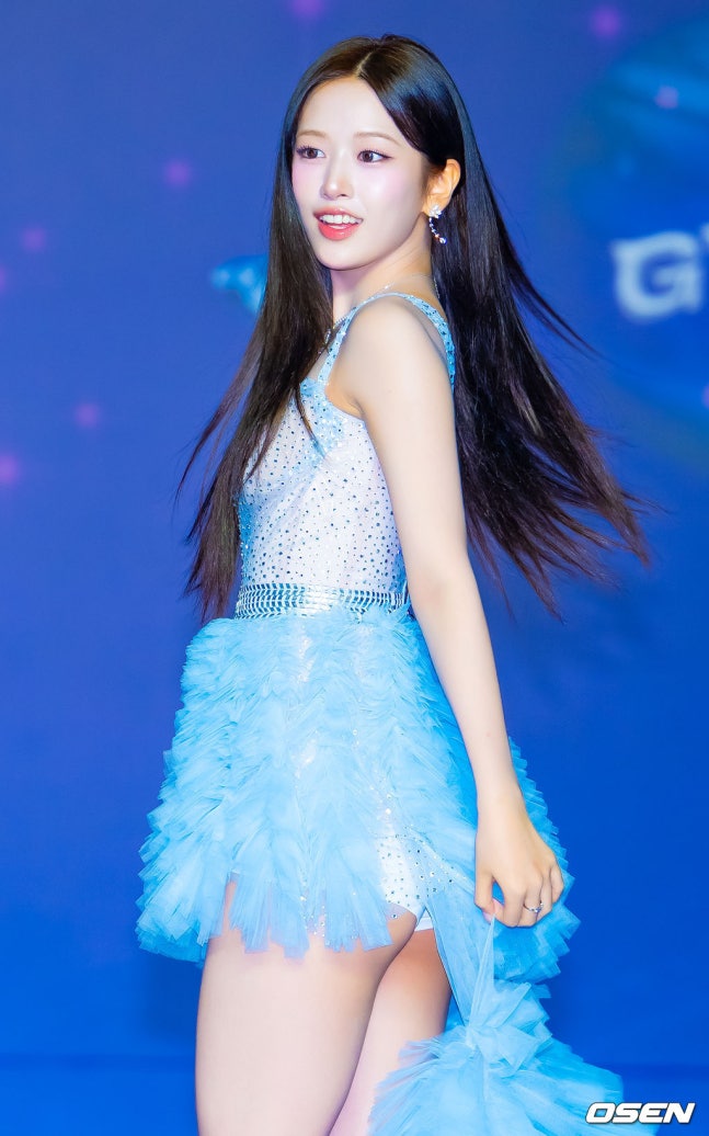 아이브 안유진·장원영, 여신룩 vs 썸머룩…173cm 키에 빛나는 각선미[민경훈의 줌인] | 네이트 판