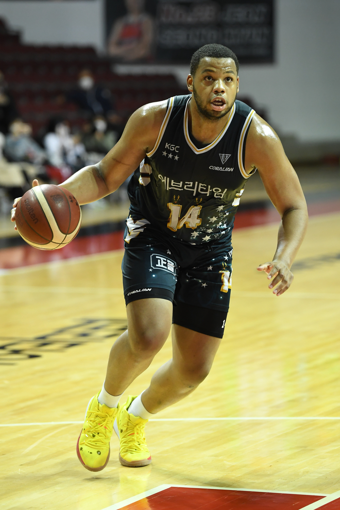 “스펠맨, 중국·일본 대신 몸값 적은 KBL로 놀라운 결정”···DB 대체 용병 합류, 오누아쿠와 막강 조합 - MANIA