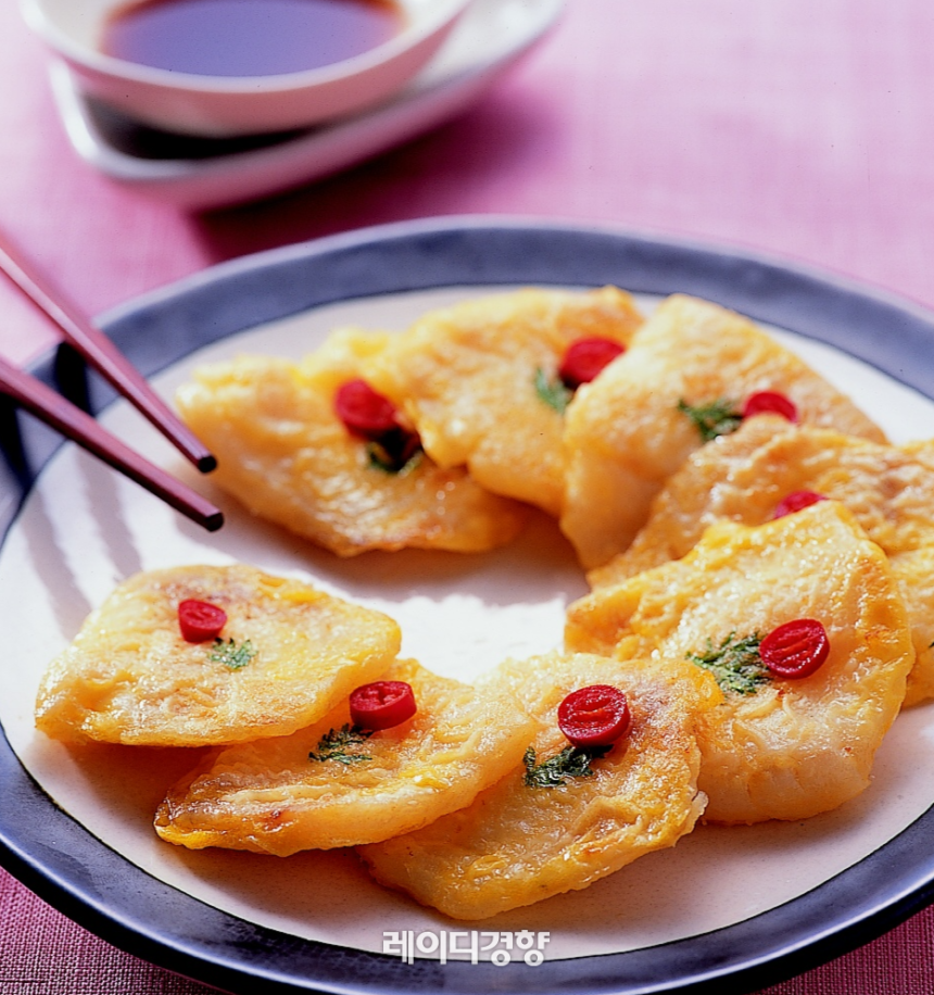 Chef Im Seong-geun’s Simple Tricks for Perfect Jeon This Lunar New Year (Creatrip)