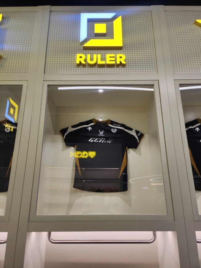 젠지 "서울 핫플 DDP? GGX도 있어요"…T1 베이스캠프 압도