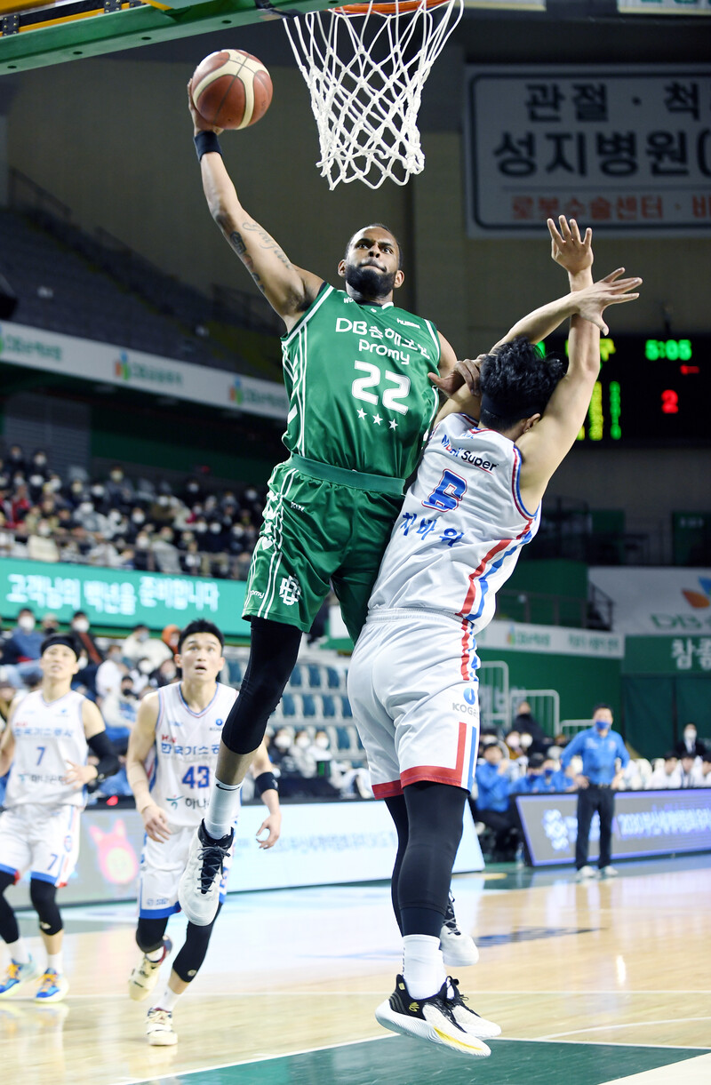 이상민 KCC 감독, ‘2옵션 드완 에르난데스’에게 이야기한 것은? - MANIA