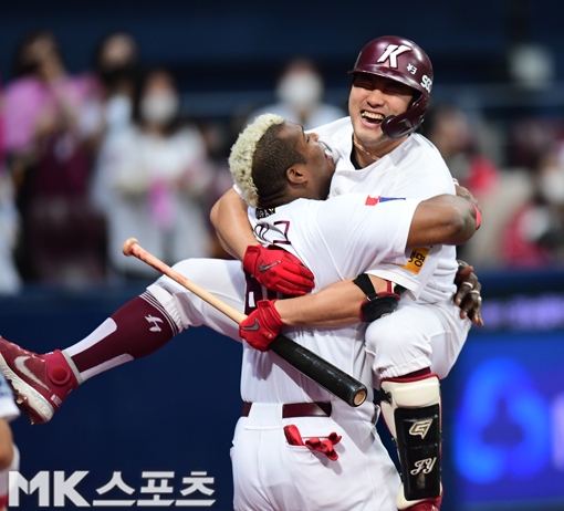 ‘임지열·이정후 백투백’ 키움, 6-4로 LG에 재역전승...KS까지 1승 남았다 [PO3]