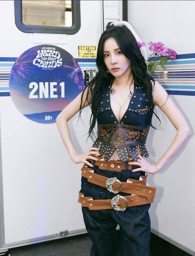 “2NE1 그 자체”… 산다라박, 무대 앞 준비부터 힙합 여전사 포스 ‘폭발’ | 네이트 판