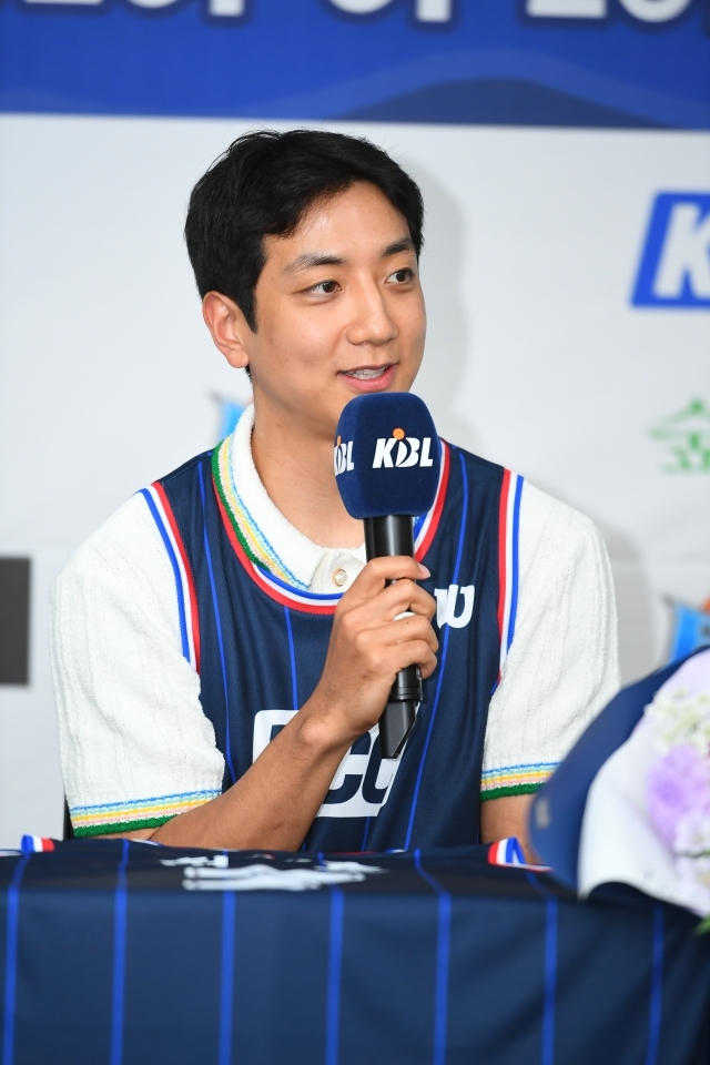 ‘The King’ 허훈이 바라본 ‘슈퍼팀’ KCC…“우리끼리 싸우지 않으면 잘 될 겁니다” - MANIA